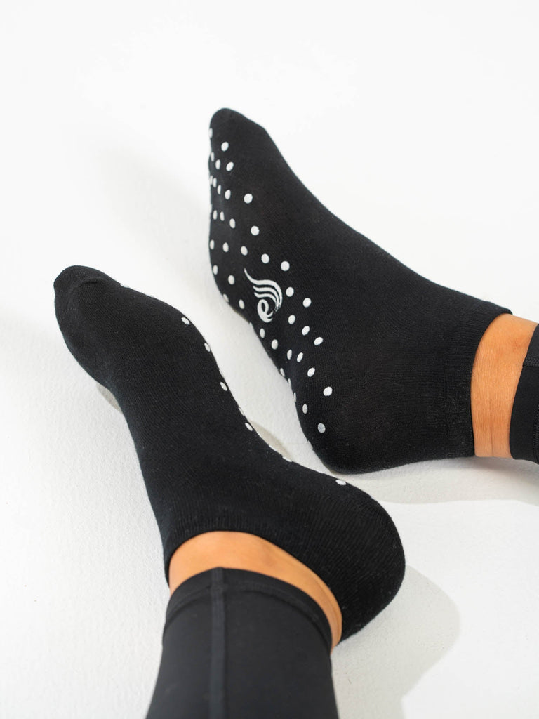 RW Pilates Ankle Grip Socks - Black - Ryderwear